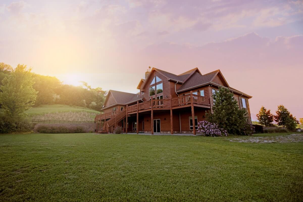 16 Pros and Cons of Living in Iowa 2023